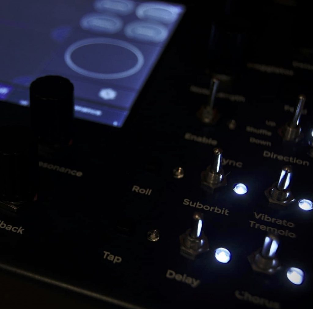 Vector - Ein völlig neuer Hardware-Synthesizer mit Vector 2D-Feld ist ...