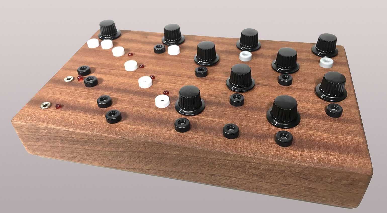 Ouroboros Alea: 2-stimmiger, semi-modularer West-Coast ...