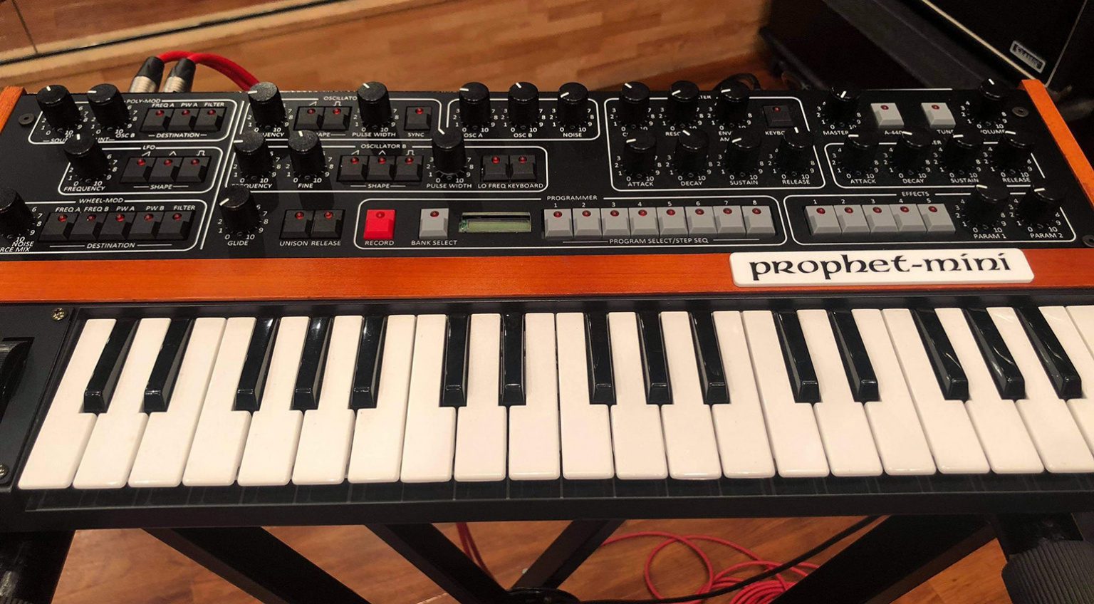 Behringer PRO VS Mini: Klon des Prophet VS jetzt erhältlich! - gearnews.de