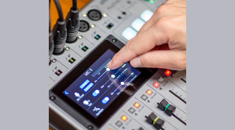 Zoom PodTrak P8: Der neue Goldstandard für Podcasting Recorder ...