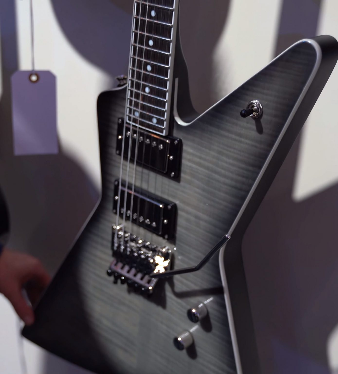 Epiphone Brendon Small Ghost Horse Explorer mit Floyd Rose und 24 ...