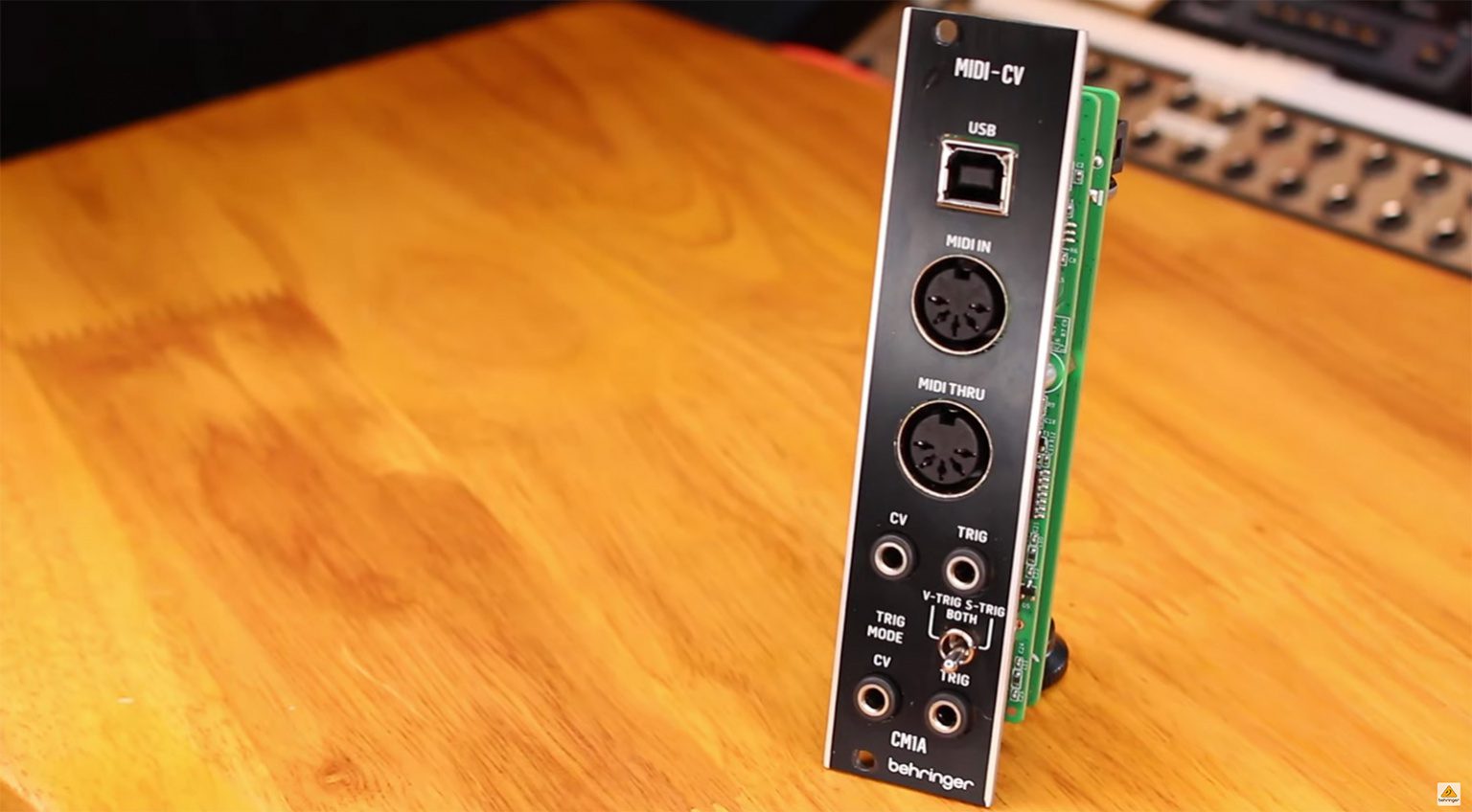 Behringer CM1A: duophones MIDI-to-CV-Interface im Moog-Design - gearnews.de