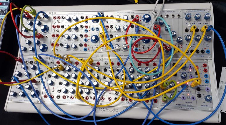 Buchla Red Panel System 100 - Legende wieder aufgelegt als Eurorack ...