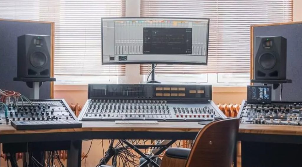 Adam Audio A4V Studiomonitore zu gewinnen! - gearnews.de