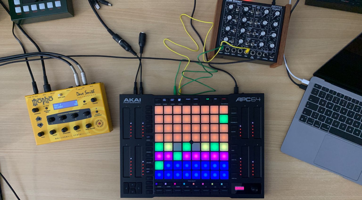 AKAI APC64: Ableton Live Controller mit Sequencer – Angecheckt! - gearnews.de
