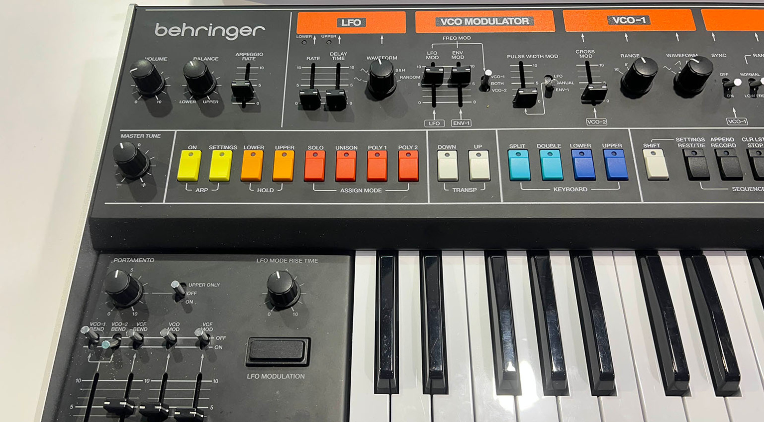 Behringer JT-16: Neue Bilder von der NAMM 2025