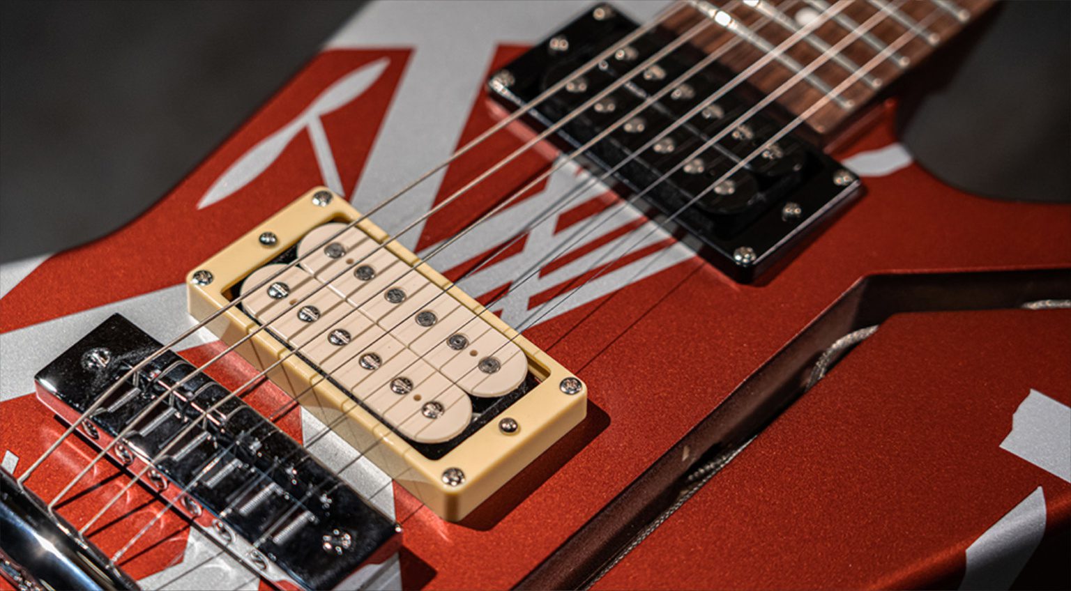 EVH Striped Series Shark and Circles: Hai-end Signature? - gearnews.de