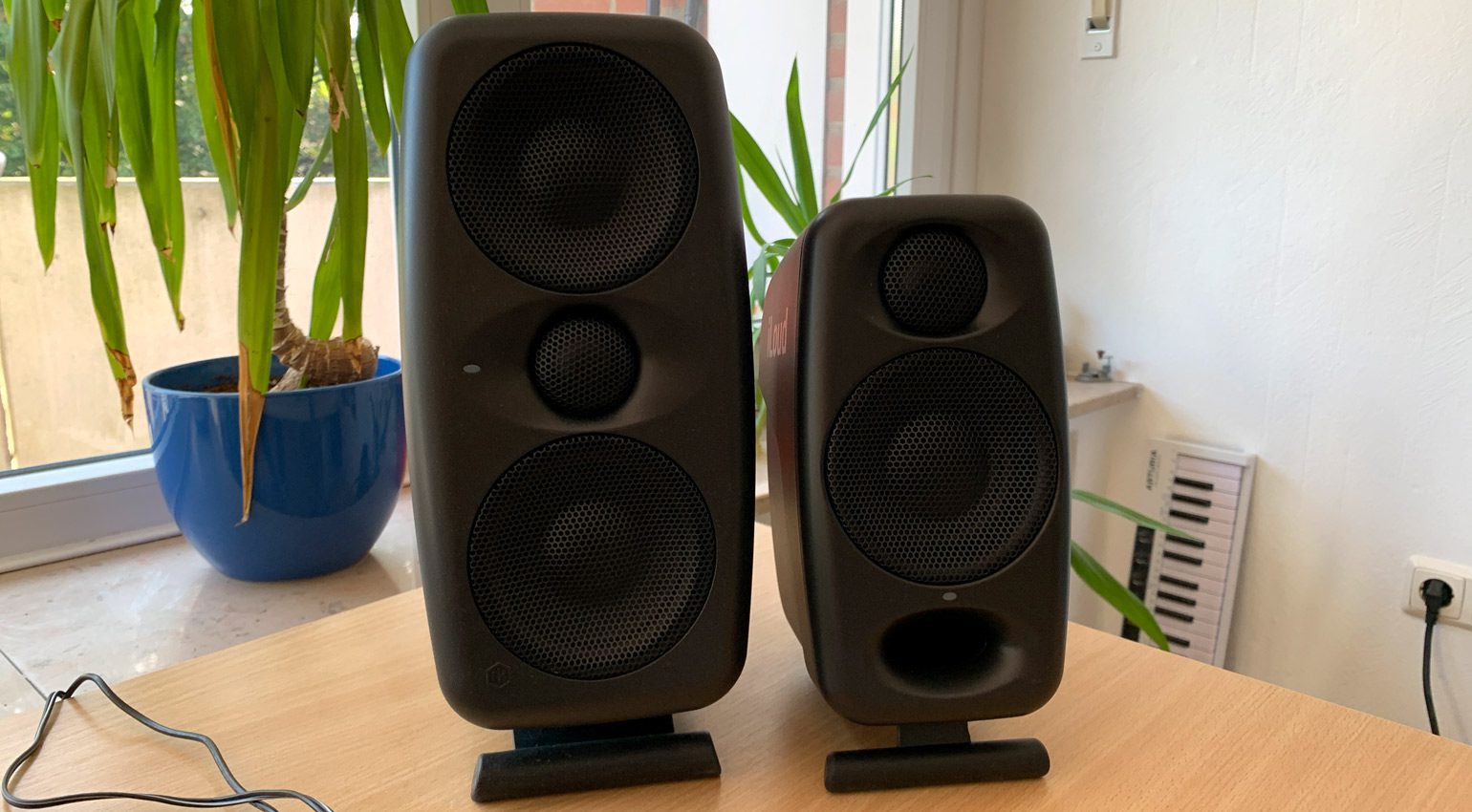 Test: IK Multimedia iLoud Micro Monitor Pro - auch in Weiß!