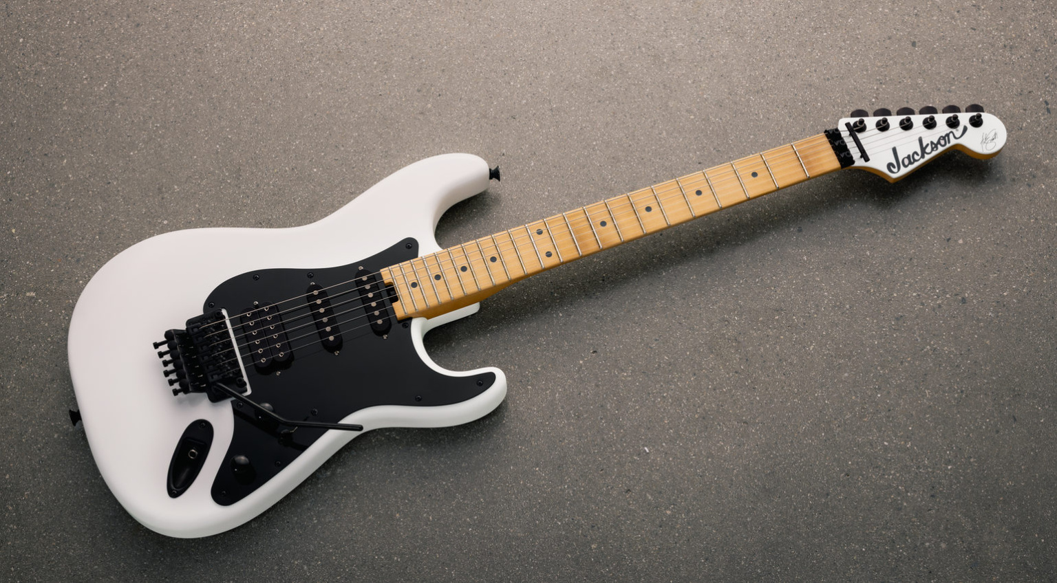 Fender Iron Maiden Jubiläumsmodelle: Steve Harris, Dave Murray und ...