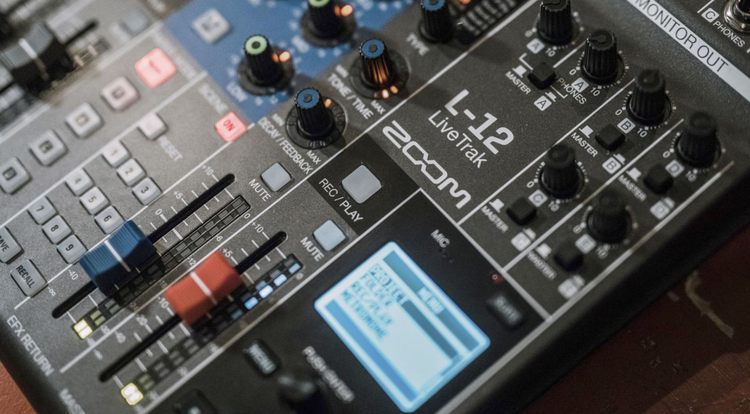 Zoom LiveTrak L-12 Deal: Mixer plus Software für 379 Euro!